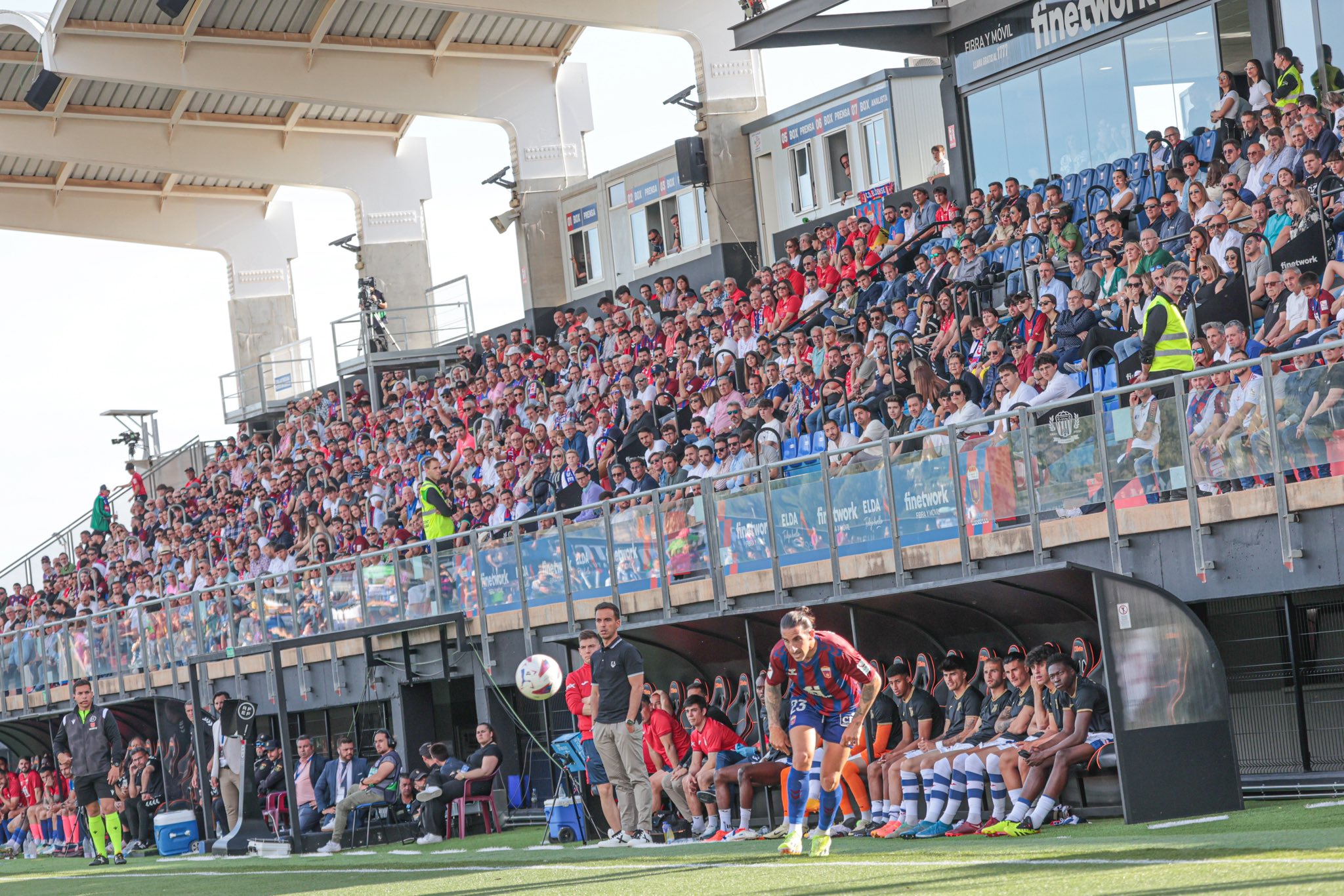 El Eldense ‘se porta’ con la afición del Sporting | Killer Asturias